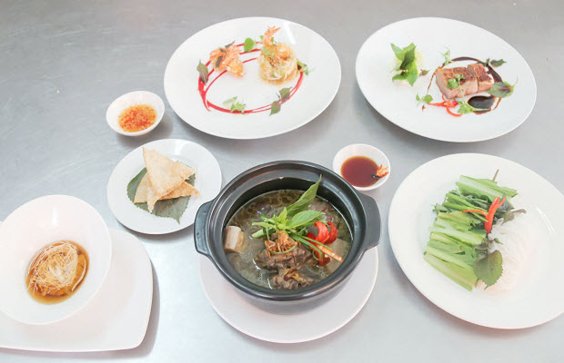 Set Menu Việt 2 Gỏi Sứa Tôm Sú – Ức Vịt Nướng Tỏi – Vịt Om Sấu – Rau ...