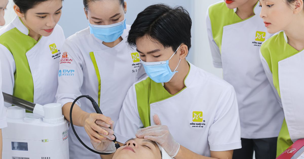 Tìm hiểu làm spa là gì và cách trở thành một Spa therapist chuyên nghiệp